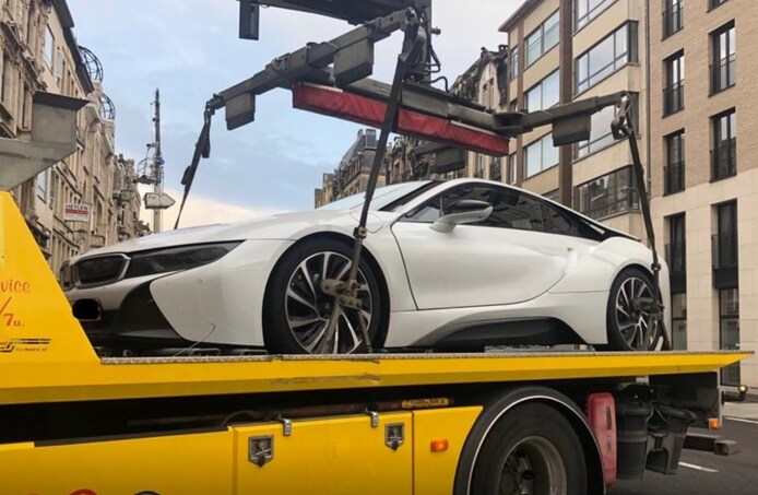 In welke gevallen mag de politie je auto takelen? En wat moet je dan ...