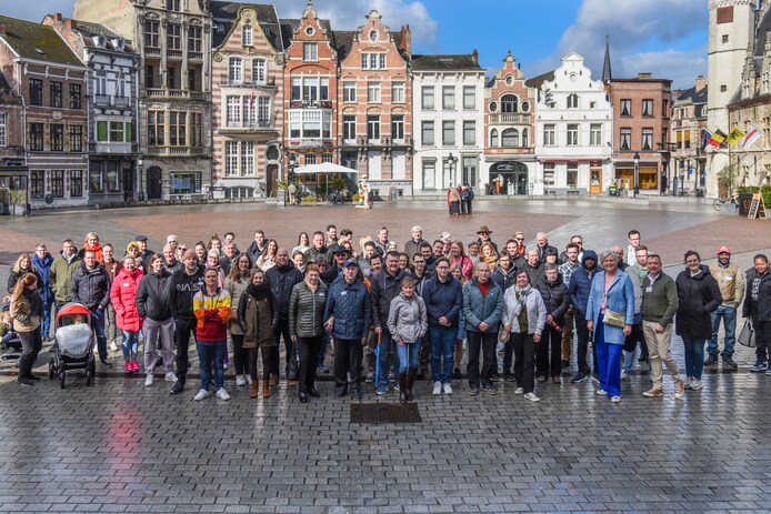Nieuwe inwoners krijgen warm welkom en rondleiding in de stad ...