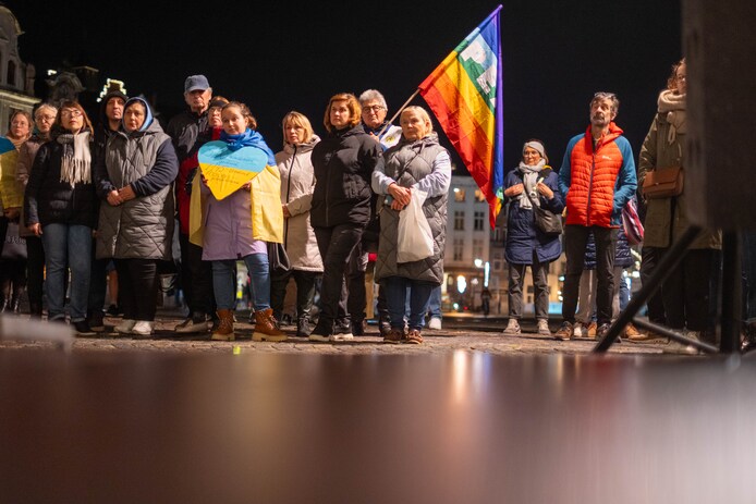 Mechelaars houden wake voor oorlogskinderen: “Moeten de wereld een ...