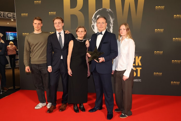 IN BEELD. Bekend Vlaanderen zakt af naar première ‘BDW politiek beest’, Bart De Wever en Paul ...