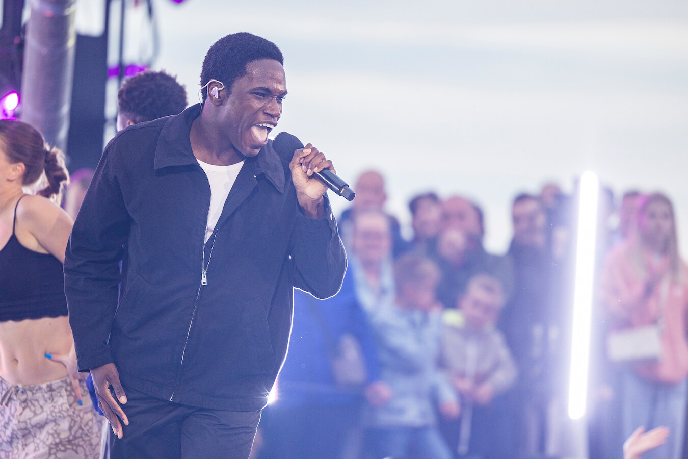 Francisco Schuster breekt los van ‘#LikeMe’ met debuutsingle ‘Alleen ...