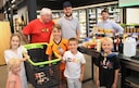 Sean wint winkelkarrace in Proxy Delhaize Gits | Foto | hln.be