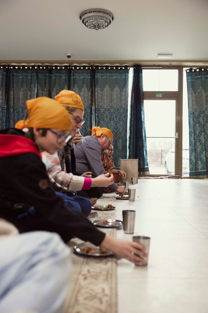 REPORTAGE. Op bezoek bij de Truiense sikhs: “Eén keer per jaar mogen we met onze zwaarden op ...
