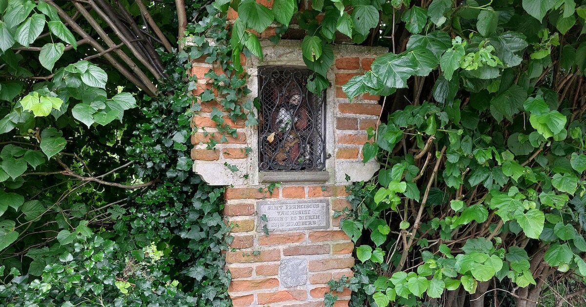 Dierenkapel van Frédéric De Wilde verhuist naar nieuwe locatie ...