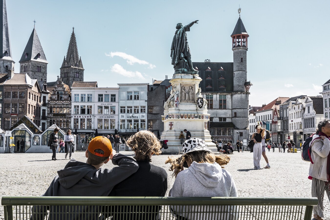 HUIZENJACHT. Het historische centrum van Gent, waar jong én oud wil ...