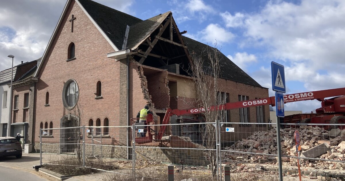 Sloophamer velt klooster Arme Klaren: kapel blijft overeind | Lokeren ...