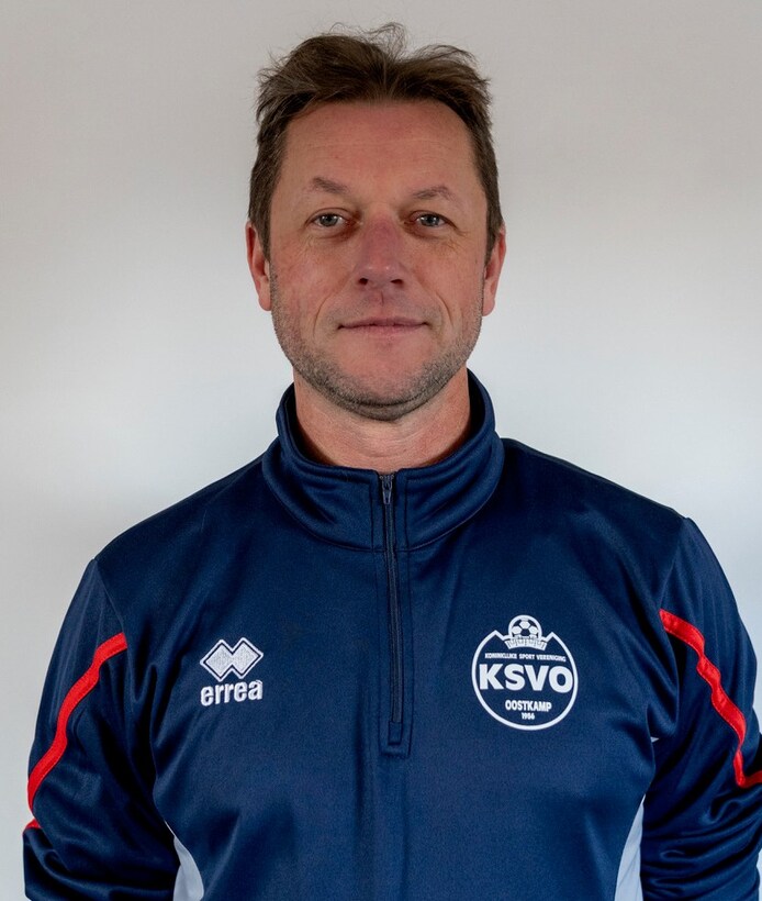 KSV Oostkamp vervangt T1 Stijn Desmet door Jurgen Van Opstaele: “Werken ...