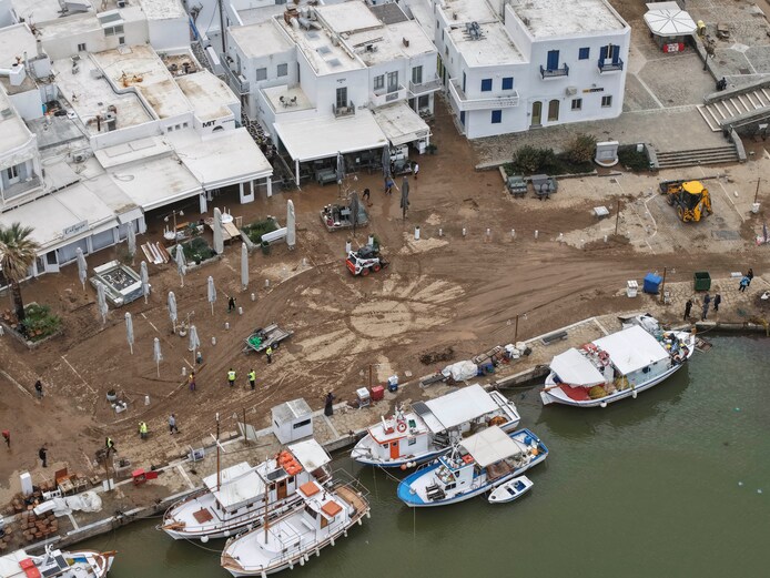 “Een totale catastrofe”: Griekse eilanden vol modder en puin na ...