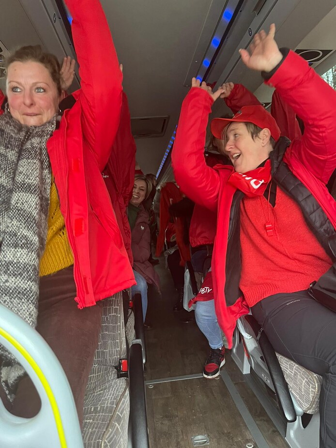 Ook Gents Delhaize-personeel trekt met bus naar hoofdkwartier: “De CEO ...