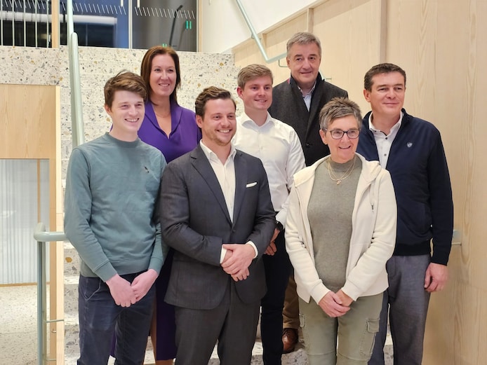 Frans Van Looveren (34) legt eed af als burgemeester van Brecht, Vlaams ...