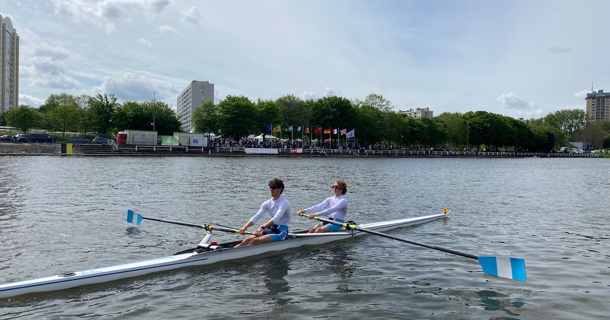 Watersportbaan overspoeld door roeiers. 45ste Spring Regatta was groot ...
