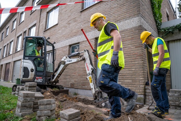 Aalternaren krijgen uitleg over razendsnel internet Fiberklaar | Aalter ...
