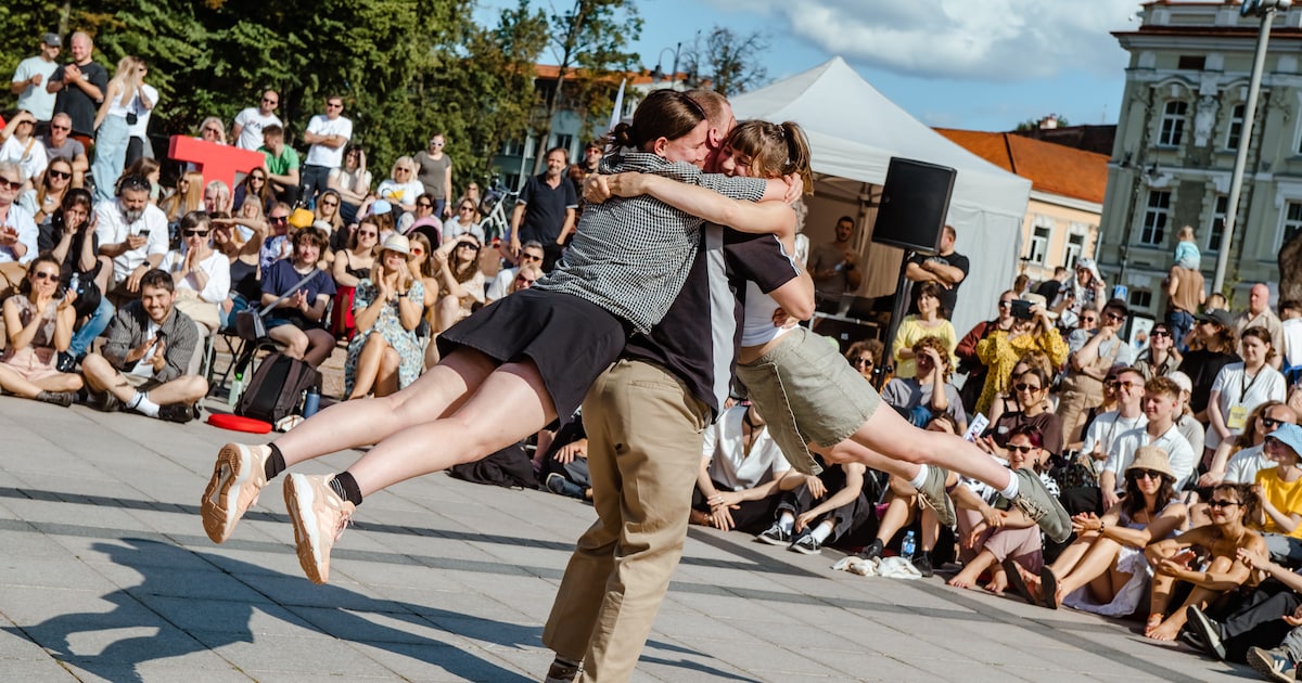 Acrobatie, trapeze en clownerie: Circus Boelaere strijkt neer in ...