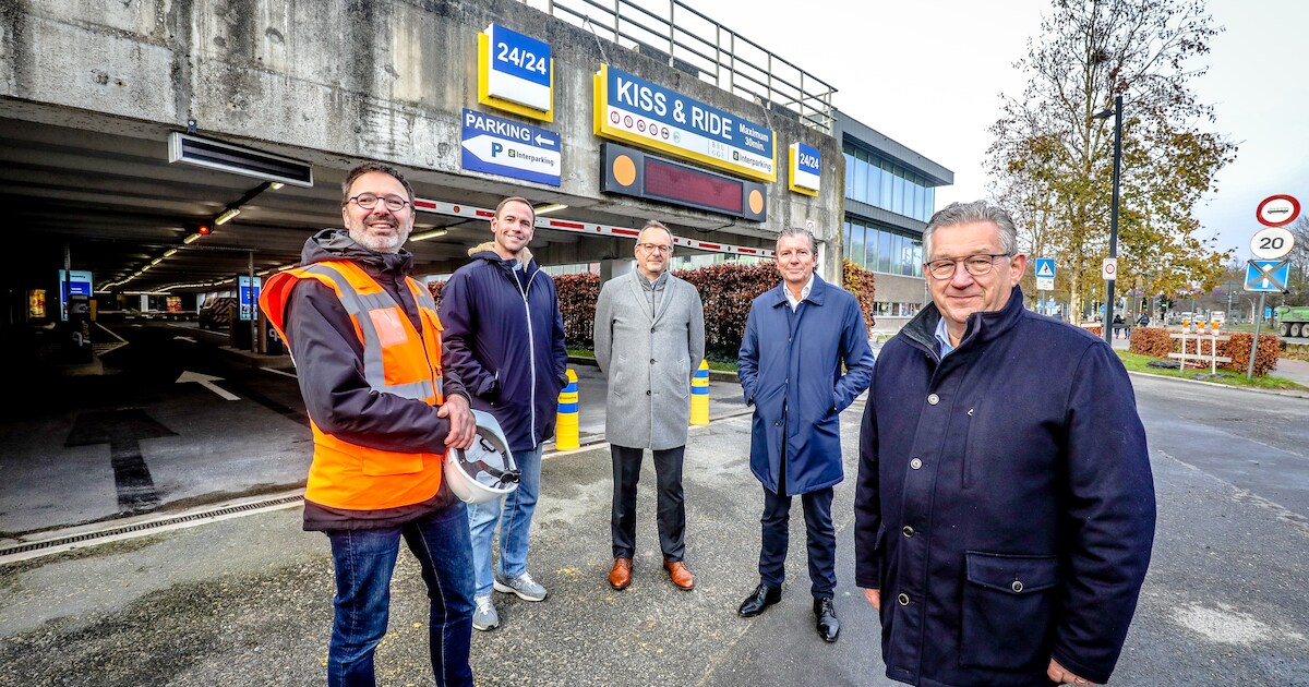 Vergis u niet, vroegere inrit van Stationsparking in Brugge is nu kiss ...