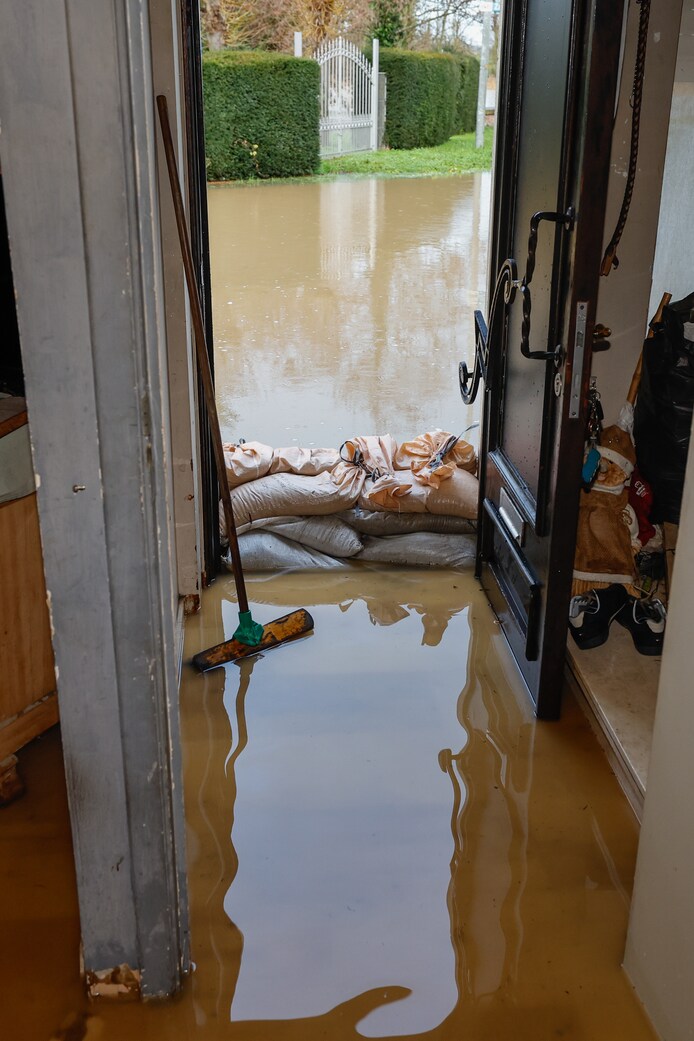 IN BEELD. Dronebeelden tonen omvang wateroverlast in Denderstreek ...