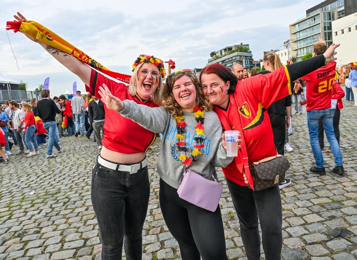 Kleine tienduizend fans zien Rode Duivels verliezen op groot scherm in Antwerpen: “Geen animo ...