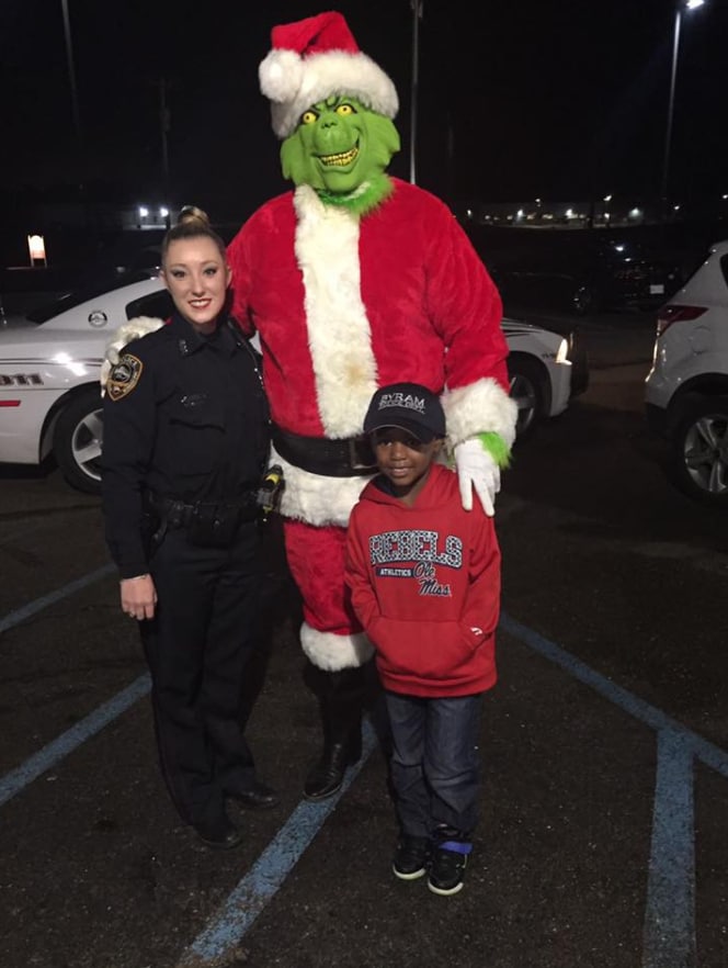 Schattig: jongetje (5) belt politie omdat hij bang is dat de Grinch ...