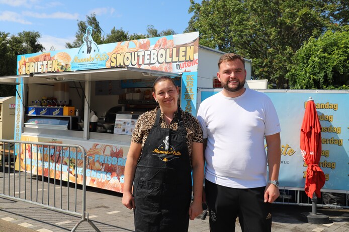 Frituur Manneke Frite bestaat één jaar in Strijland, en dat vieren ze ...