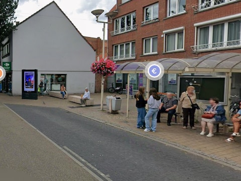 Vier jongeren gewond bij steekpartij na braderie van Schoten | Regio ...