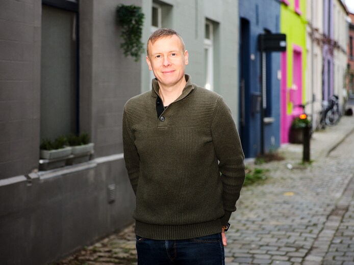 Anita, Bart en Frank verhuren hun appartement via sociale ...