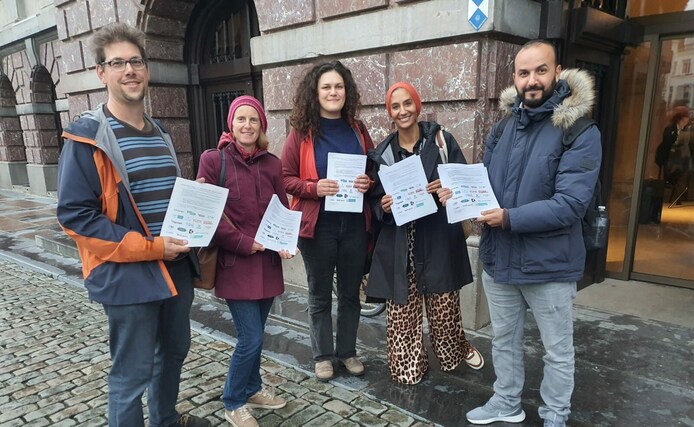 Niet elke Antwerpenaar kan mee met de digitalisering volgens SAAMO: “Je wordt er toch wel een ...