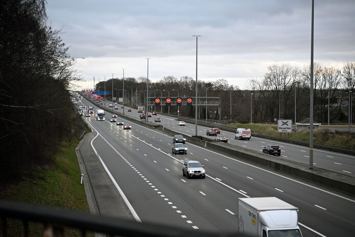 Half uur file op E40 richting Brussel vanaf Haasrode: rijstrook ...
