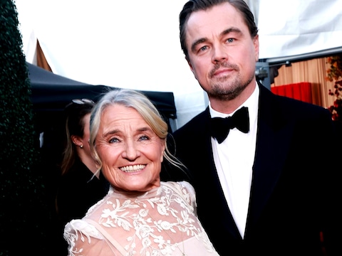 Niet zijn vriendin, maar mama Irmelin (82) staat aan Leo’s zijde op de ...