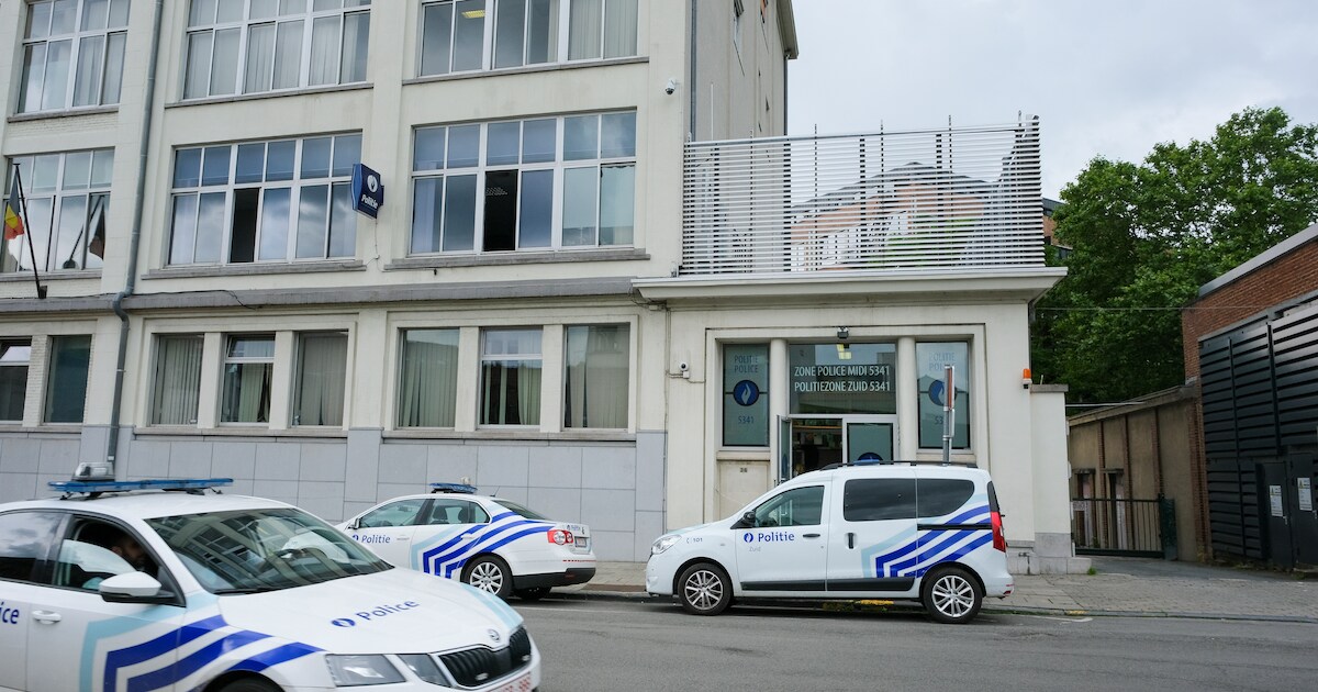 Twee agenten lichtgewond na interventie aan nieuwe feestzaal in ...