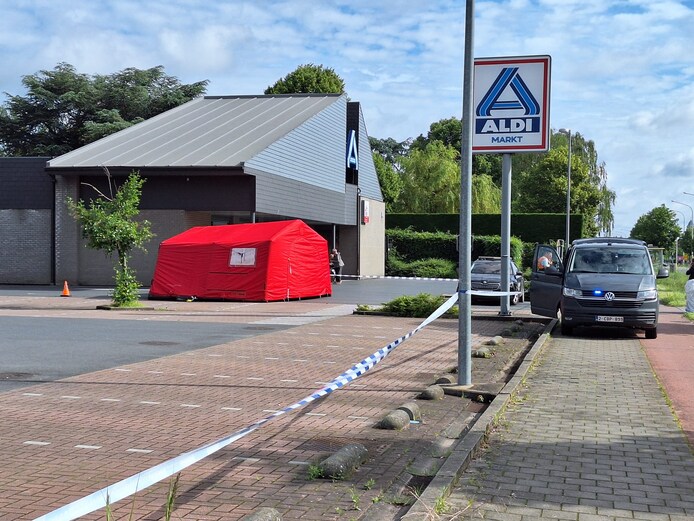 Man (47) levenloos aangetroffen op parking Aldi in Zemst: politie gaat ...