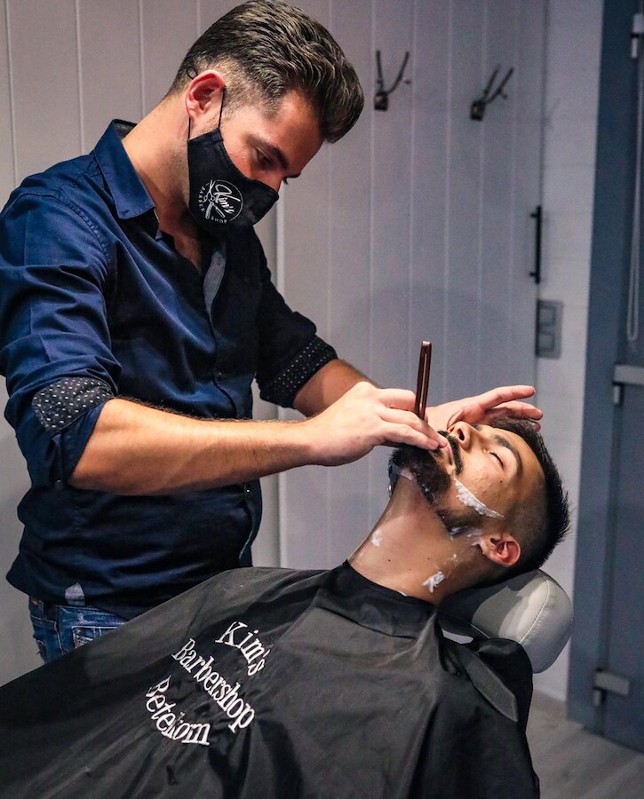 Kappers zetten ook in Begijnendijk hun stoel buiten: “Maar de sector ...