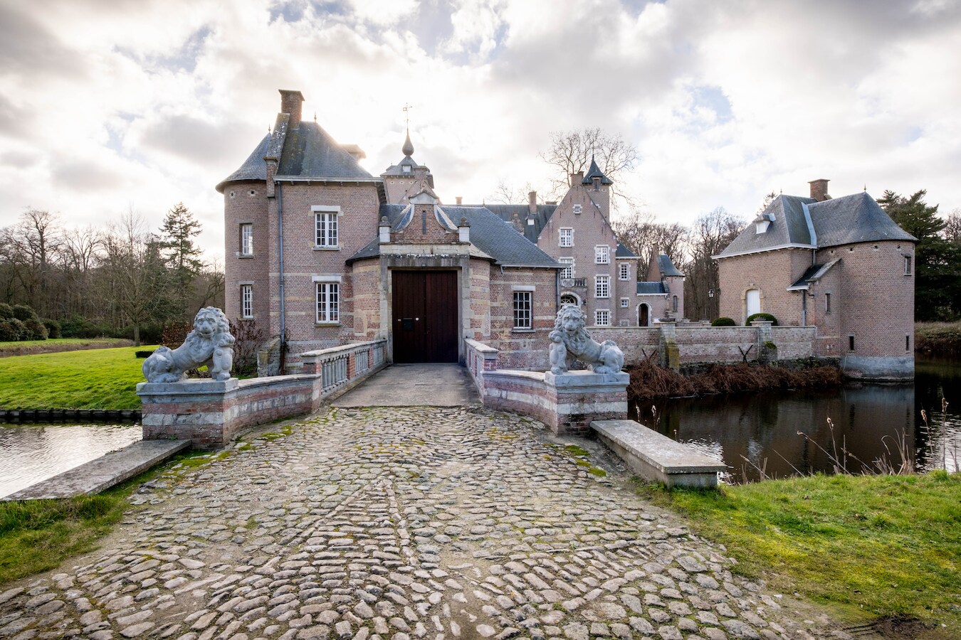 REPORTAGE. In kasteeldomein Hof te Melis houdt Patrick (59) de boel ...