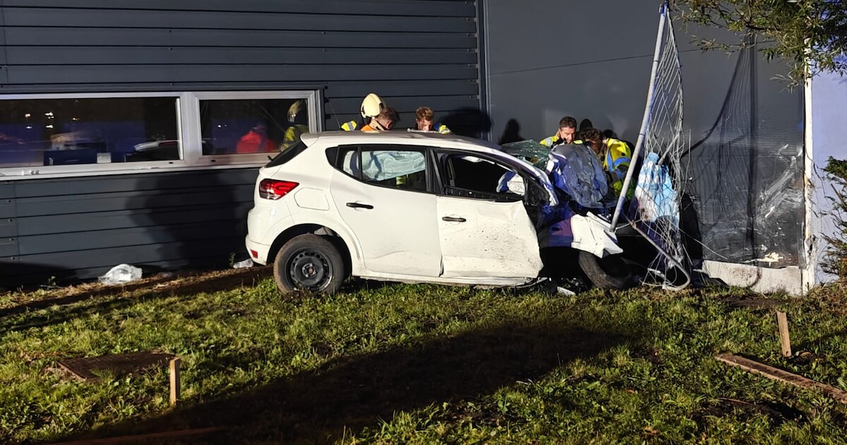 Brandweer moet bestuurder bevrijden uit wagen na ongeval in Zeebrugse ...