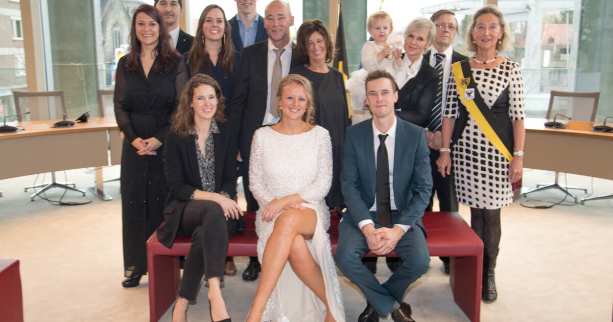 Schepen Trees Van Hove voltrekt laatste huwelijk | Deinze | hln.be