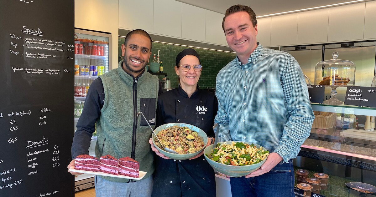 NET OPEN. Belegde broodjes, verse salades en soep: nieuwe lunchbar ...