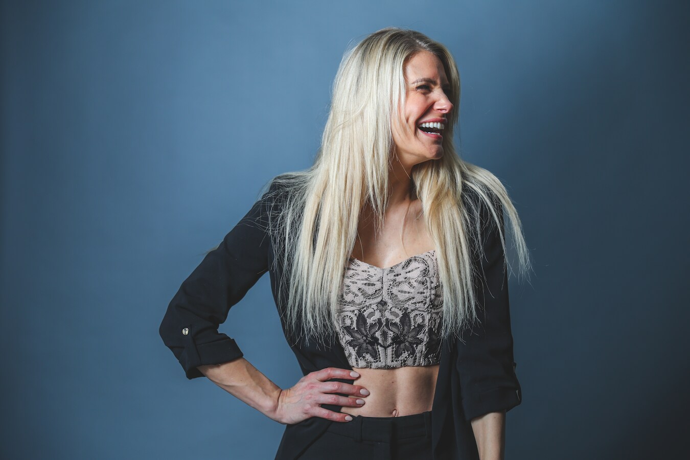 Nele Somers: “In de rechtszaal draag ik mijn toga. Erbuiten knal ik ...