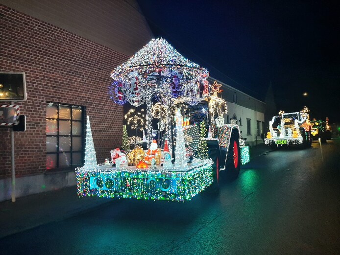 Spectaculaire tractorlichtstoet lokt massa volk in Merchtem | Merchtem ...