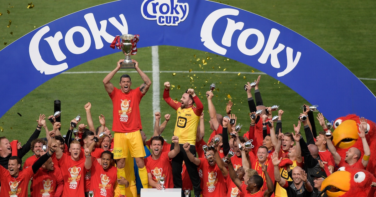 Heizel kleurt rood en geel! KV Mechelen klopt AA Gent en steekt voor ...