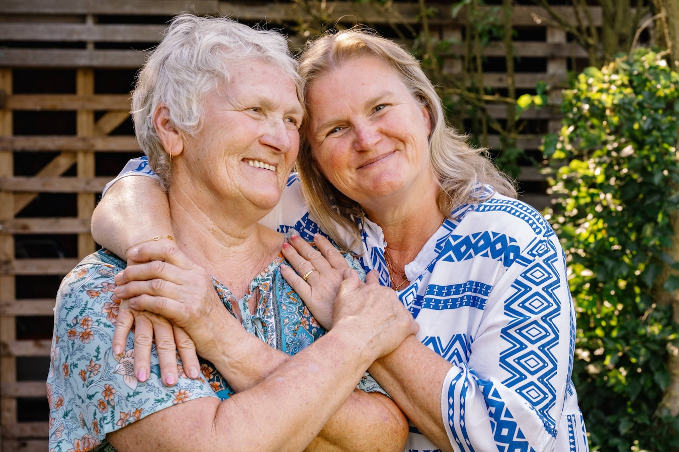 Eerst kreeg Iris (52) huidkanker, vier jaar later haar mama Christine ...