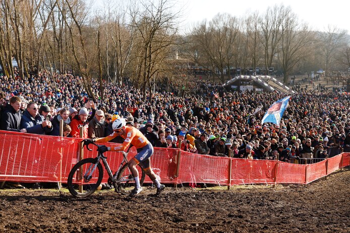 Het horloge van meer dan 300.000 euro waar Mathieu van der Poel mee ...