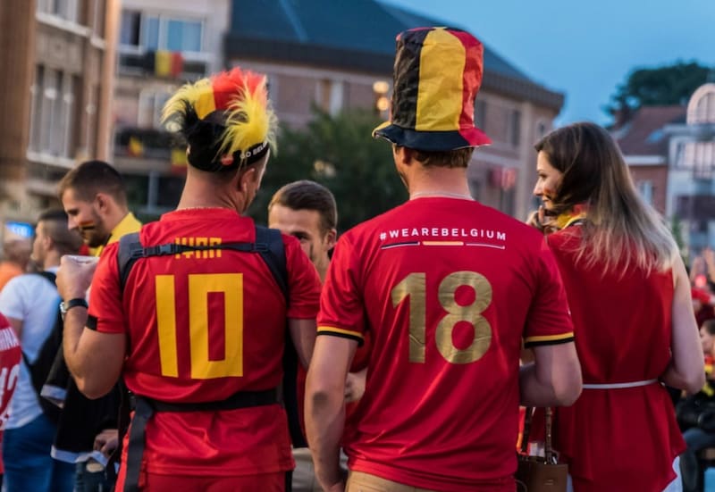 Marktplein Peer kleurt zwart-geel-rood voor WK van de Rode Duivels ...