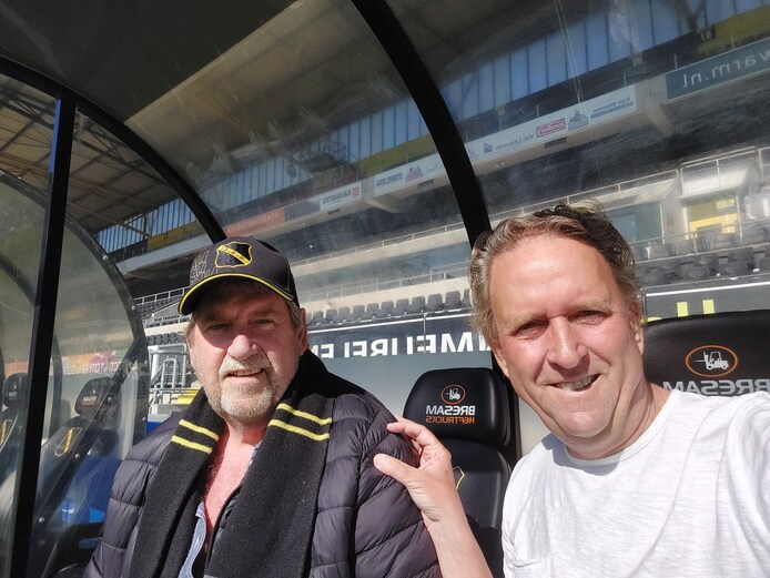 Oesterschelp met schildering gaf ‘Meester Peter’ (1960-2024) zijn ...