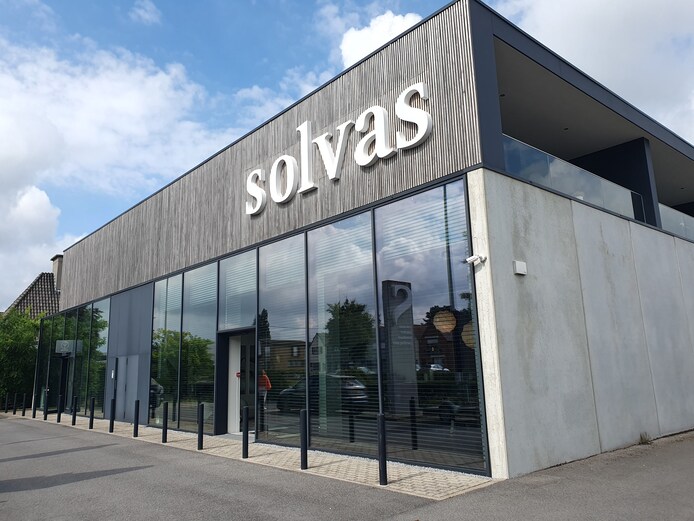 Solvas-gebouw langs N9 wordt bruisplek voor ondernemers: “Mensen ...