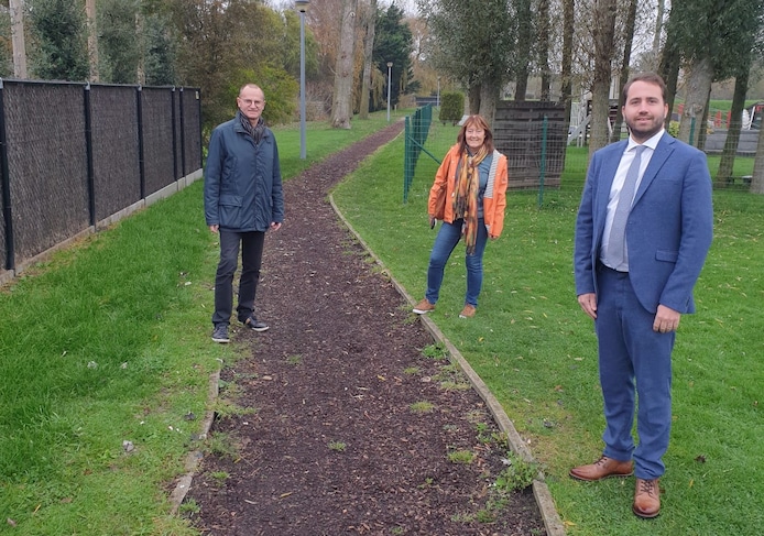 Veilig lopen op Finse piste dankzij extra ledverlichting | De Haan | hln.be