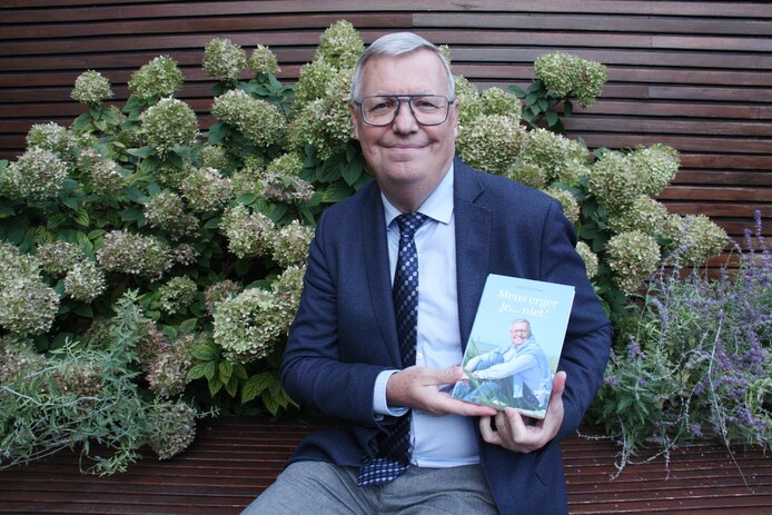 Ereschepen, gewezen brandweercommandant en apotheker Robert Van Praet ...