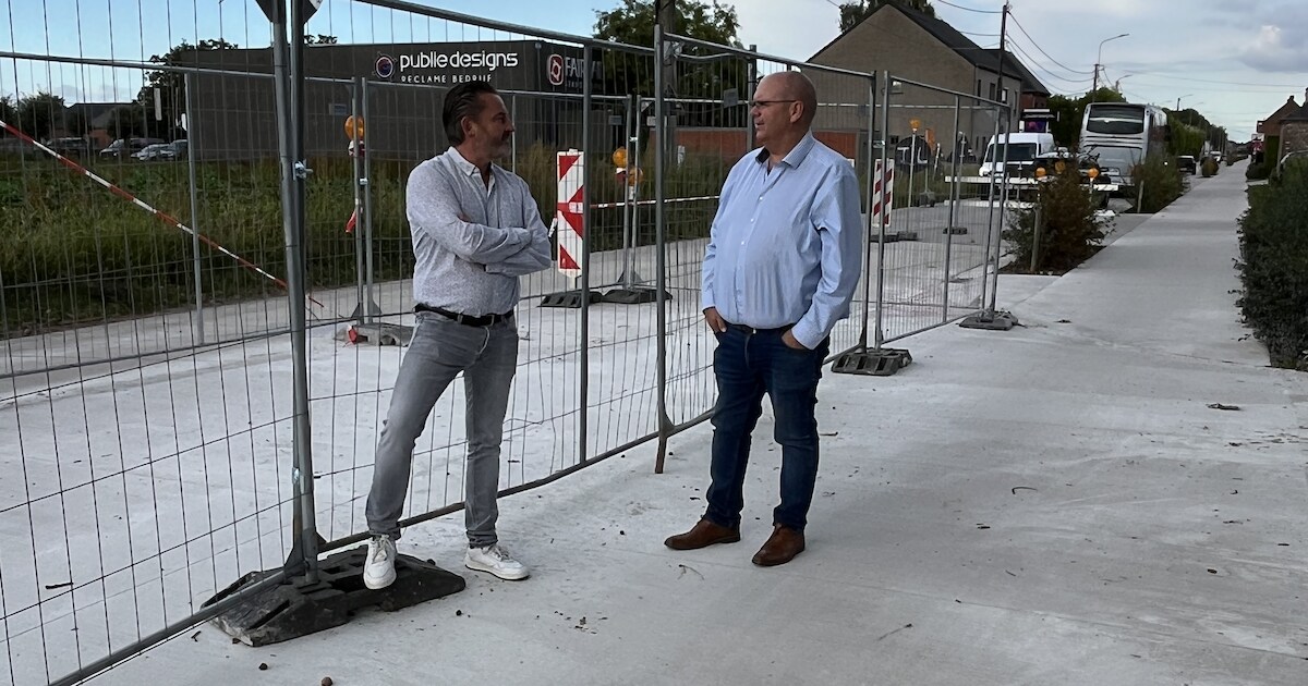 De ‘bult’ aan het kruispunt Waregemstreet/Geestraat in Deerlijk is ...