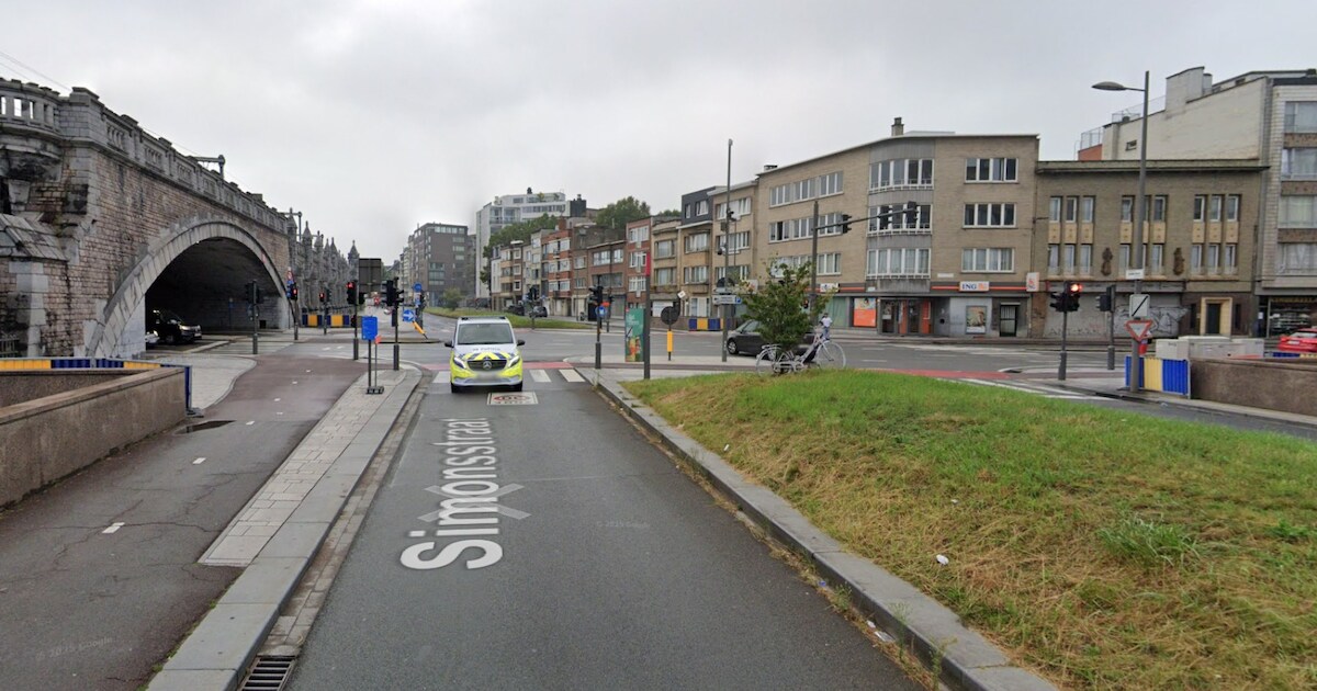 Vrouw gewond na contact met bijtend product in Simonsstraat: brandweer ...