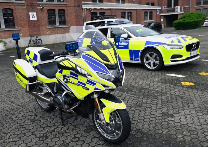 KIJK. Dit wordt het nieuwe uniform van de politie: zichtbaarder ...