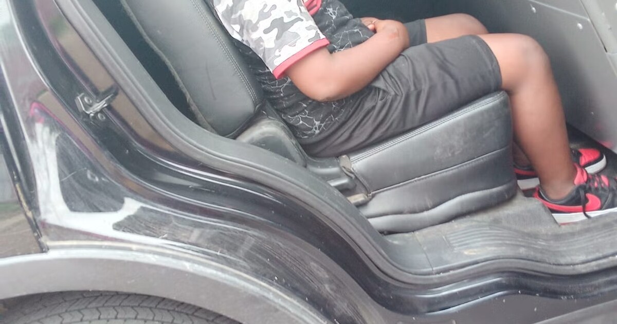 Amerikaans jongetje (10) veroordeeld voor wildplassen: “Een wit kind ...