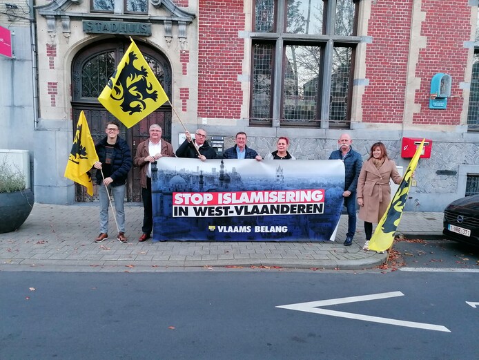 Vlaams Belang protesteert net voor gemeenteraad tegen islamisering ...