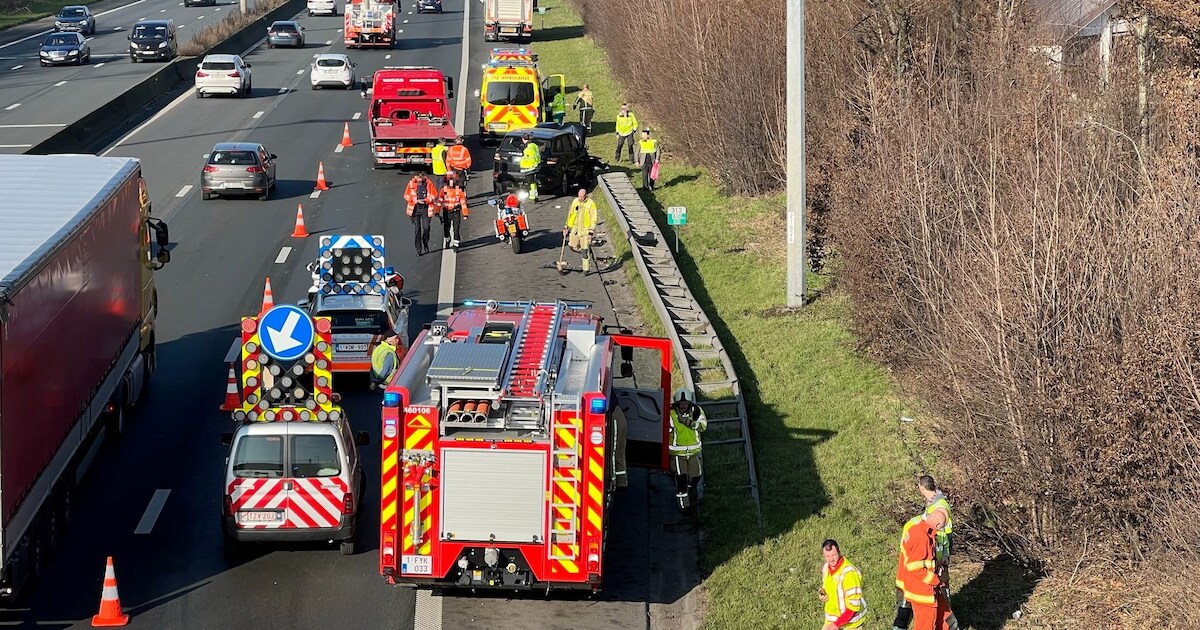 Ongeval op snelweg nadat vrouw onwel wordt | Lede | HLN.be